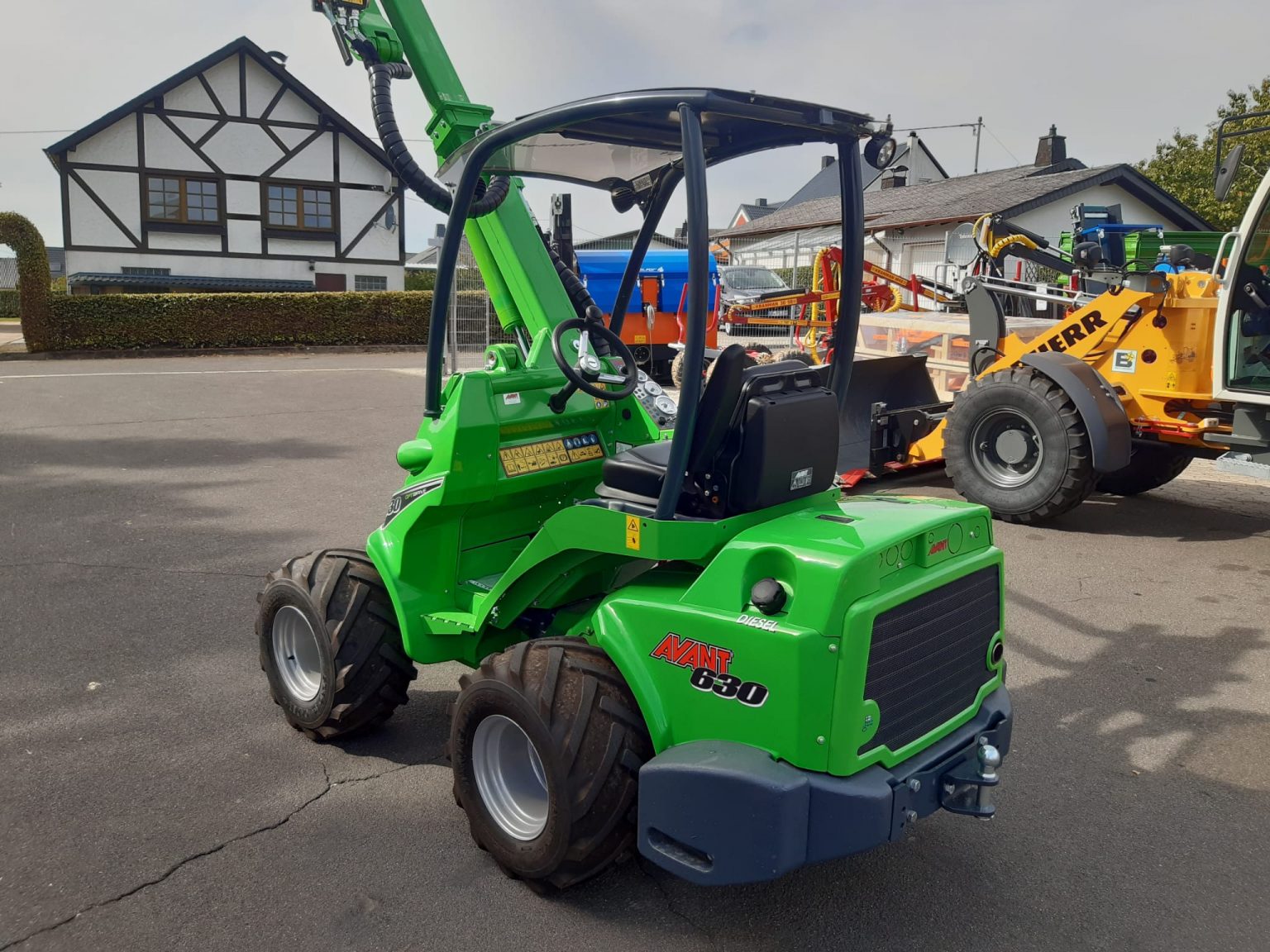 Avant Multifunktionslader 630 Teleskoplader 1330Kg Hub1000 – SB Agrar ...